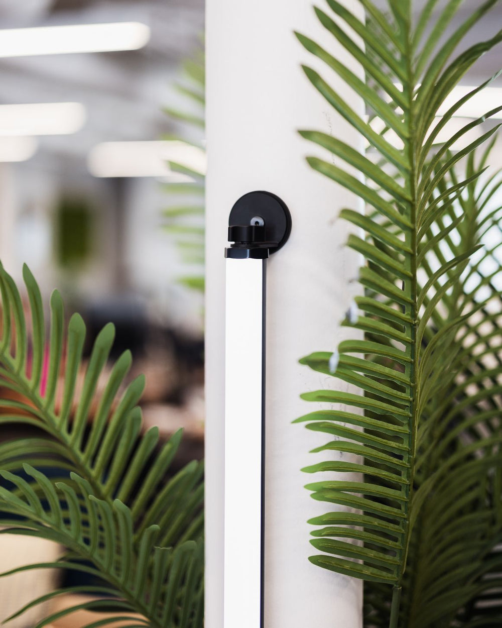 Magnetic Light Mounting Bracket | Lighting & Camera Mounts - Lume Cube