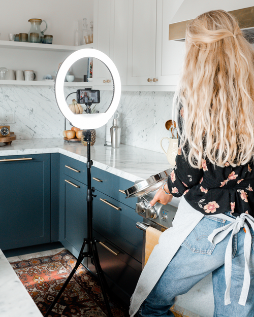 Ring Light: 18" Portable LED Ring Light with Stand