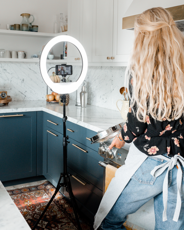 Ring Light: 18" Portable LED Ring Light with Stand